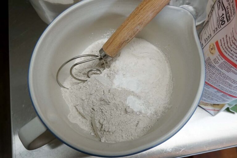 What is Rye? (Nutritional chart, Health benefits, How to eat it ...