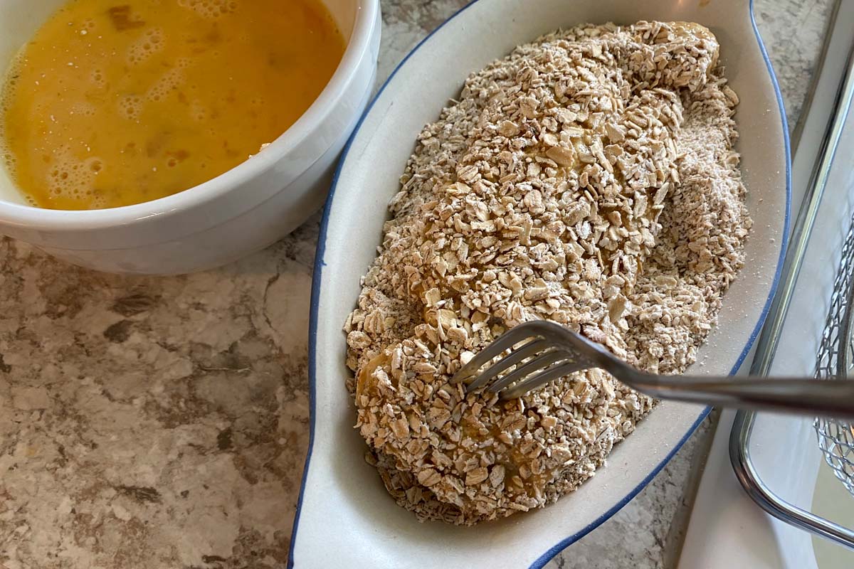 Air fryer crispy oat-crusted chicken breasts - Common Grains