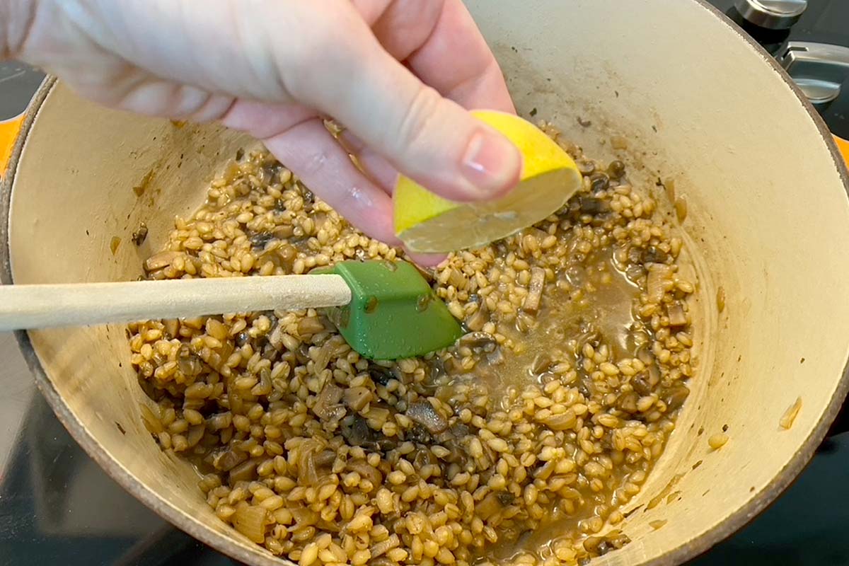Whole grain Barley mushroom risotto ("Barlotto") - Common Grains