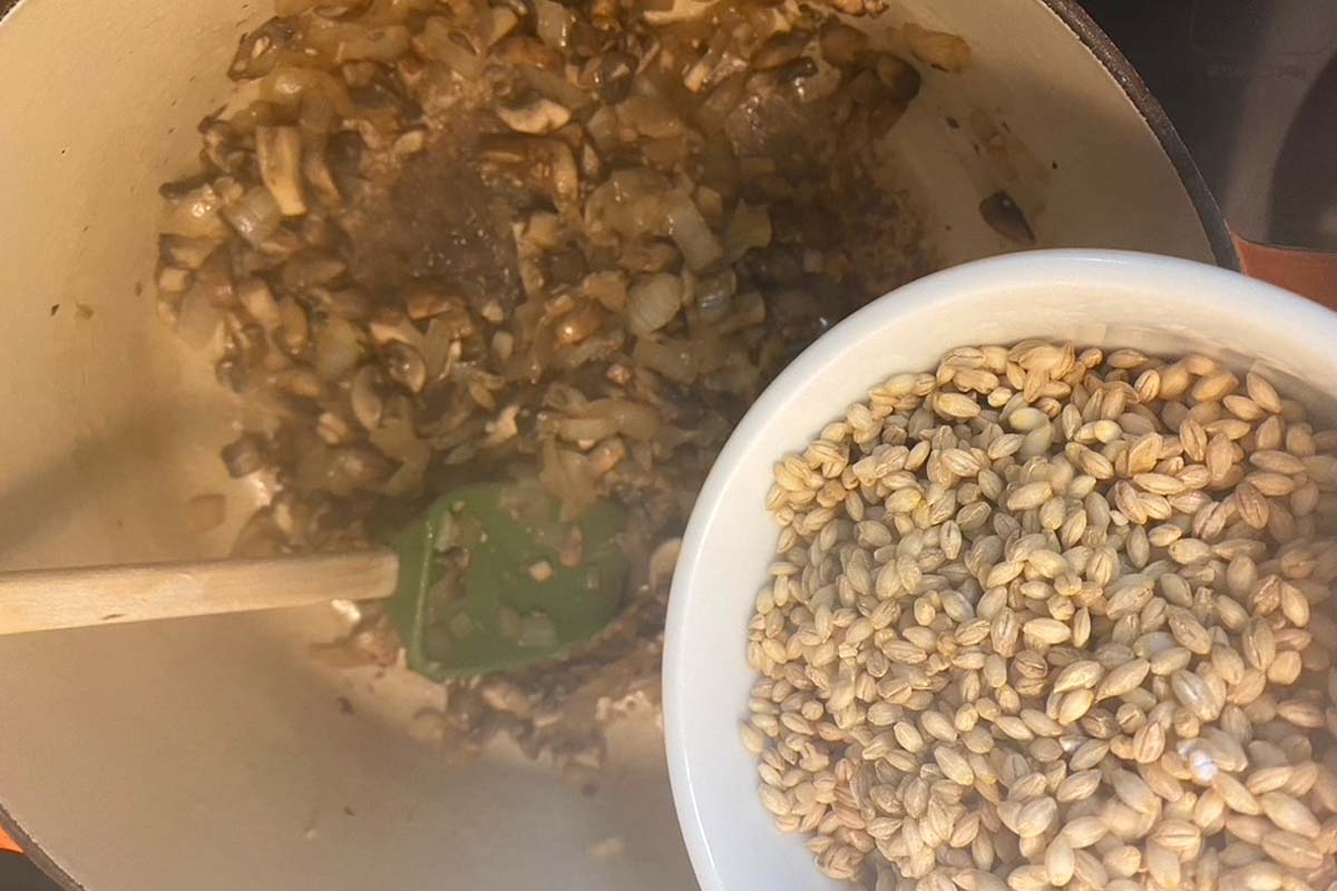 Whole grain Barley mushroom risotto ("Barlotto") - Common Grains